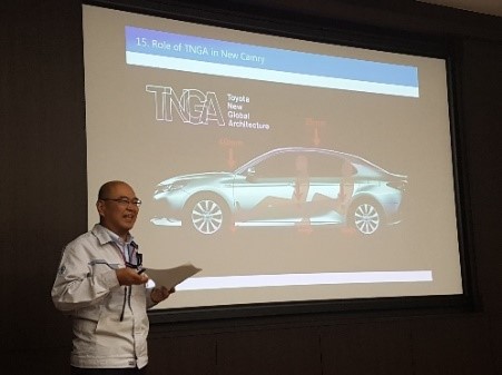 Between Destructive Consensus and Constructive Conflicts